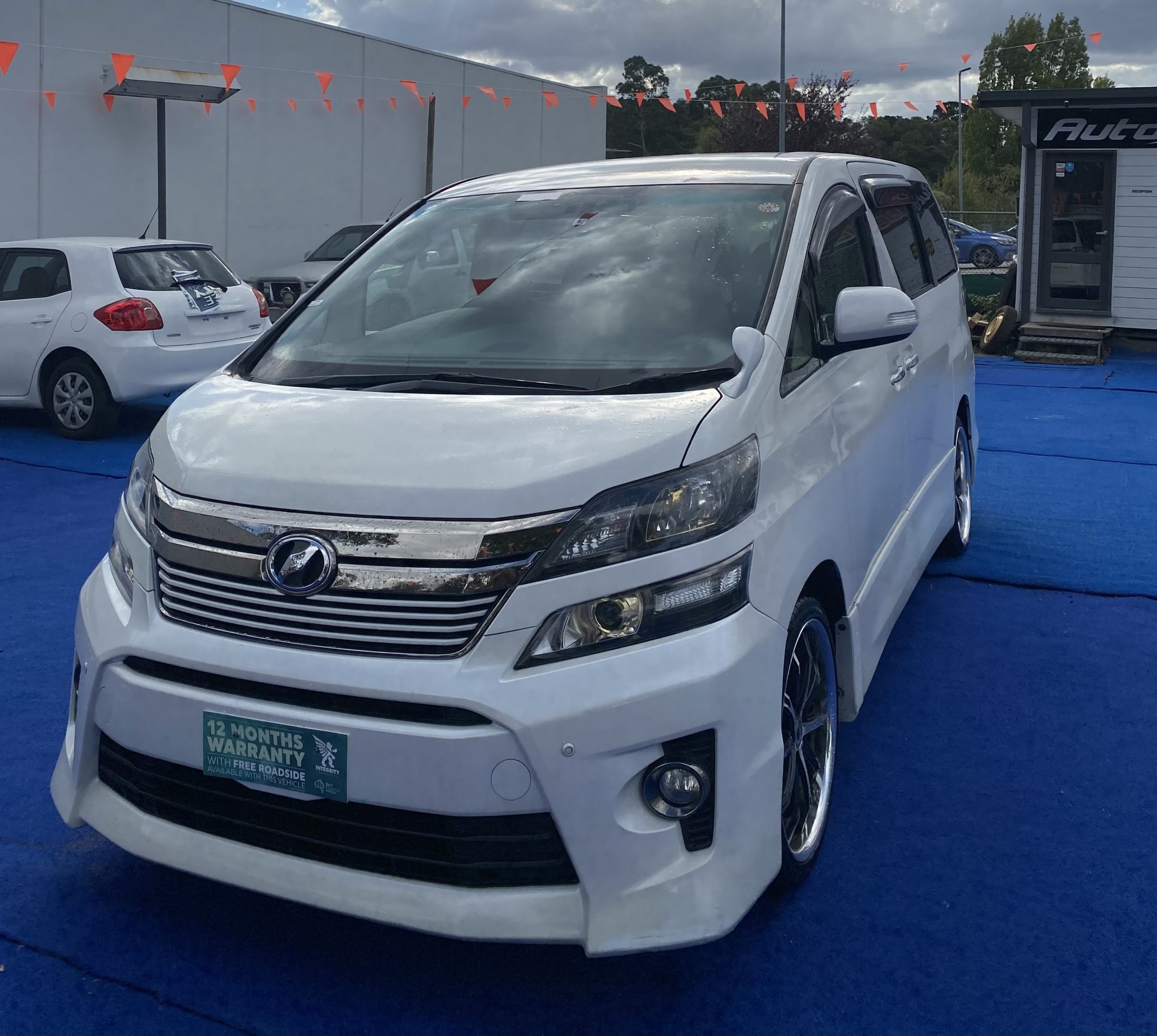 TOYOTA VELLFIRE GOLDEN EYES - Auto Deals Victoria